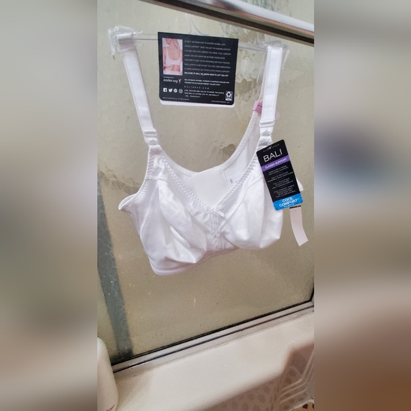 Bali | Intimates & Sleepwear | Nwt Bali White Wirefree Bra Sz 38dd ...